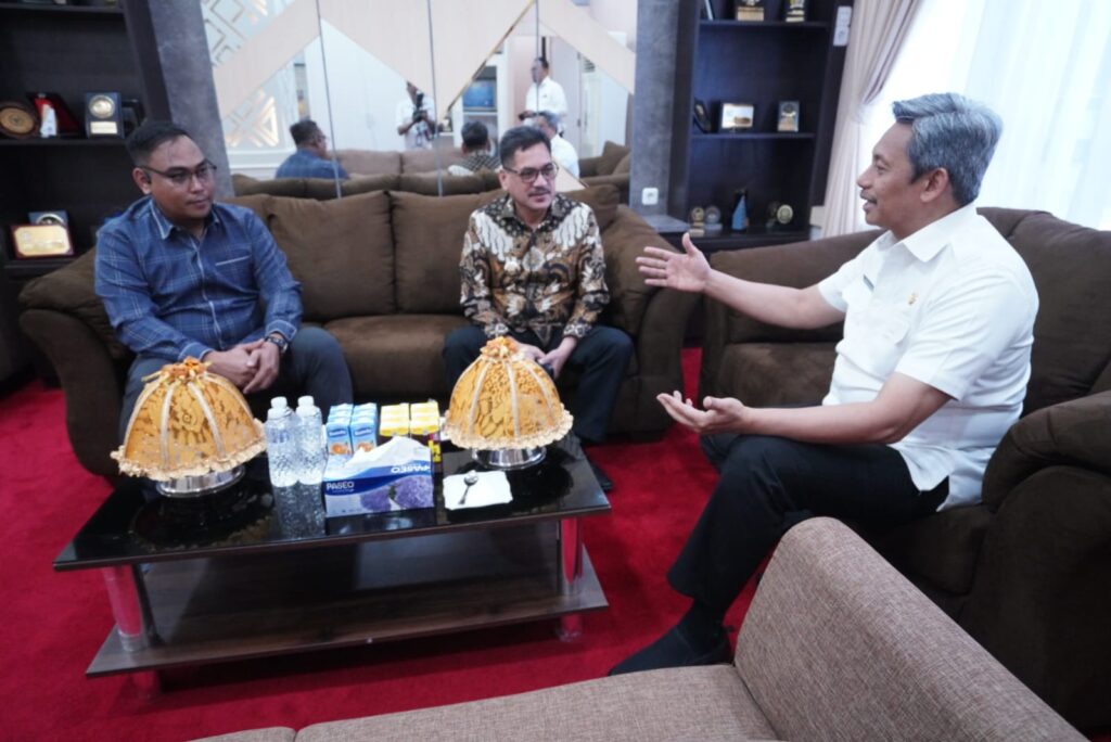 Serahkan Sk Pj Sekda Sidrap Arsjad Harap Pemkab Bersinergi Dengan
