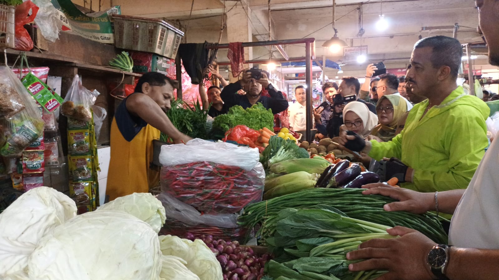 6 Pasar Tradisional di Jakarta Timur Disidak, Kelayakan Bahan Pangan ...