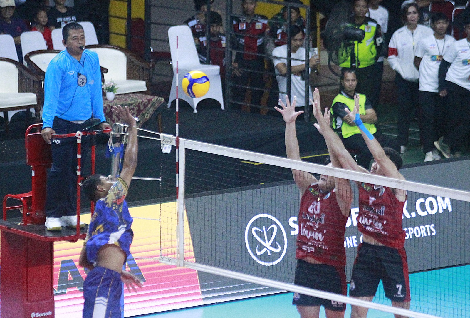 PLN Mobile Proliga 2025: LavAni Transmedia Gasak Surabaya Samator 3-0 ...