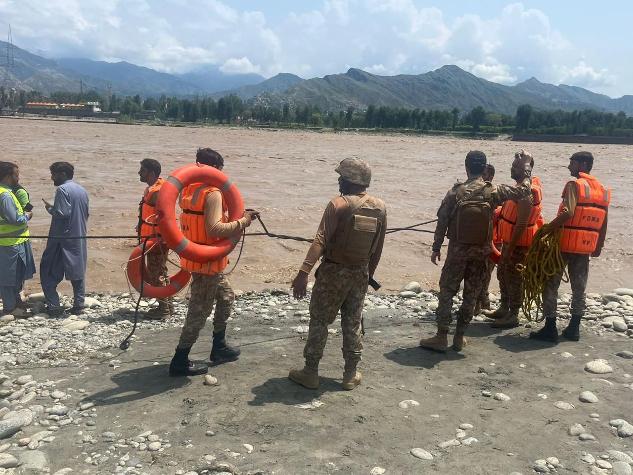 Korban Tewas Akibat Hujan Deras di Pakistan Tembus 45 Orang - Ipol.id