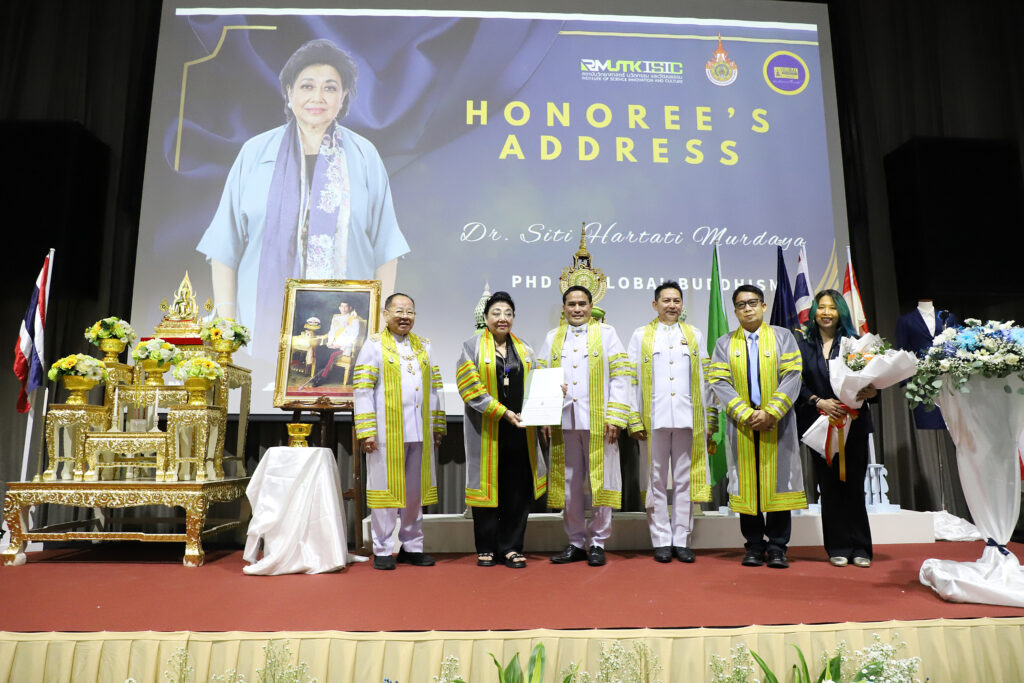Hartati Murdaya Terima Gelar Doktor Honoris Causa Bidang Global ...