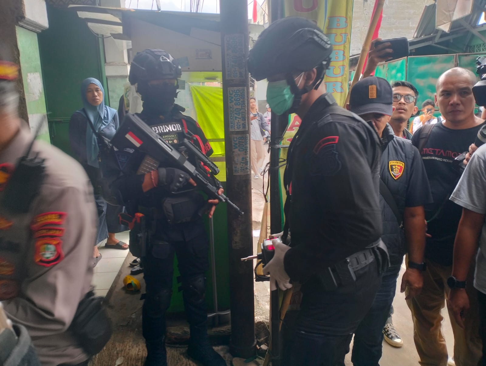 Tim Gegana Brimob Amankan Lokasi Ledakan Misterius di Pondok Cabe ...